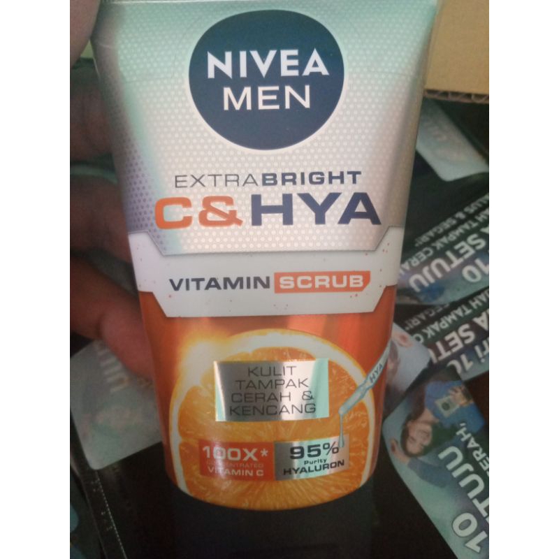 Jual Nivea man extra bright C&HYA vitamin scrub dengan 100x VIT C 100 ...