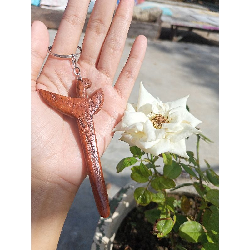 Jual ZOE KEYCHAIN - GANTUNGAN KUNCI KAYU /UKIRAN KAYU/CUSTOM | Shopee ...