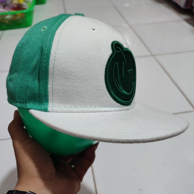 Jual topi yums newera | Shopee Indonesia