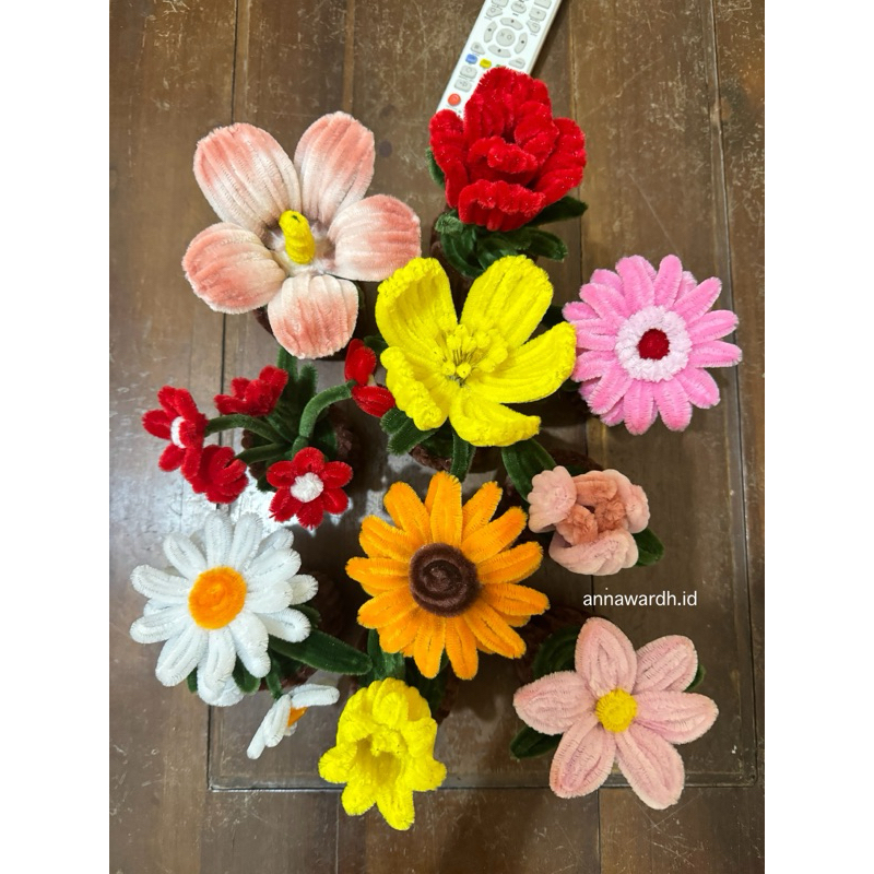 Jual Bunga kawat bulu/ pot mini pipe cleaner aesthetic | Shopee Indonesia