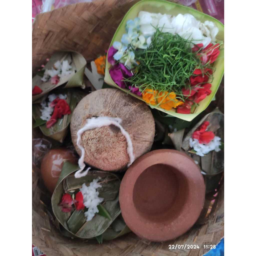 Jual segehan agung lengkap dengan sambuk sarana upacara banten canang ...