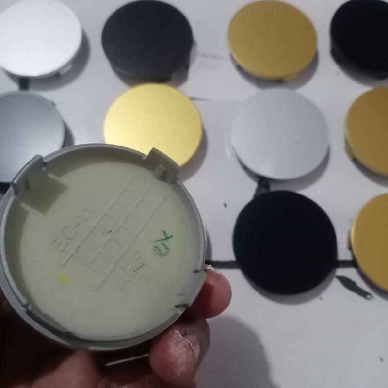 Jual Tutup Roda Dop Velg mobil As roda tengah motif polos diameter 6 CM ...