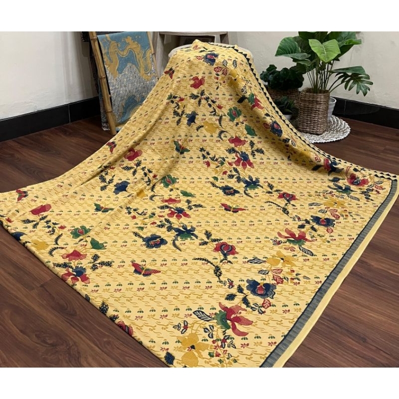 Jual TERMURAH!!! KAIN BATIK SOLO BUNGA AKAR KUPU KUNING C185 | Shopee ...