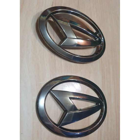 Jual Emblem Logo Lambang Daihatsu Luxio Blackchrome Black Chrome ...
