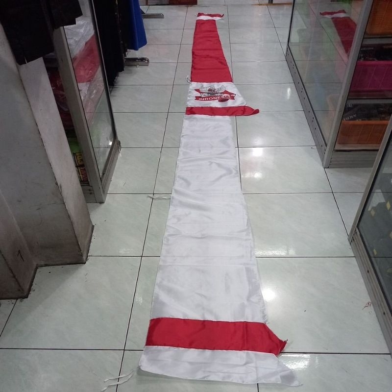 Jual Bendera Umbul Umbul LAYUR Warna MERAH PUTIH SABLON GARUDA 4METER | Shopee Indonesia