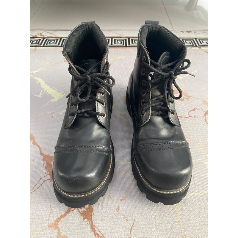 Jual sepatu booth full black original second | Shopee Indonesia