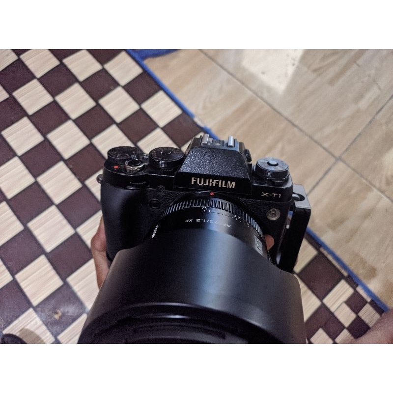 Jual kamera mirrorless fujifilm xt1 dan lensa viltrok 75mm f1.2 ...