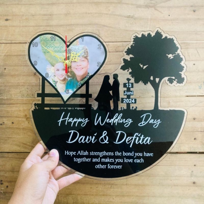 Jual Kado Pernikahan Engagement Tunangan Jam Akrilik | Free Custom dan ...