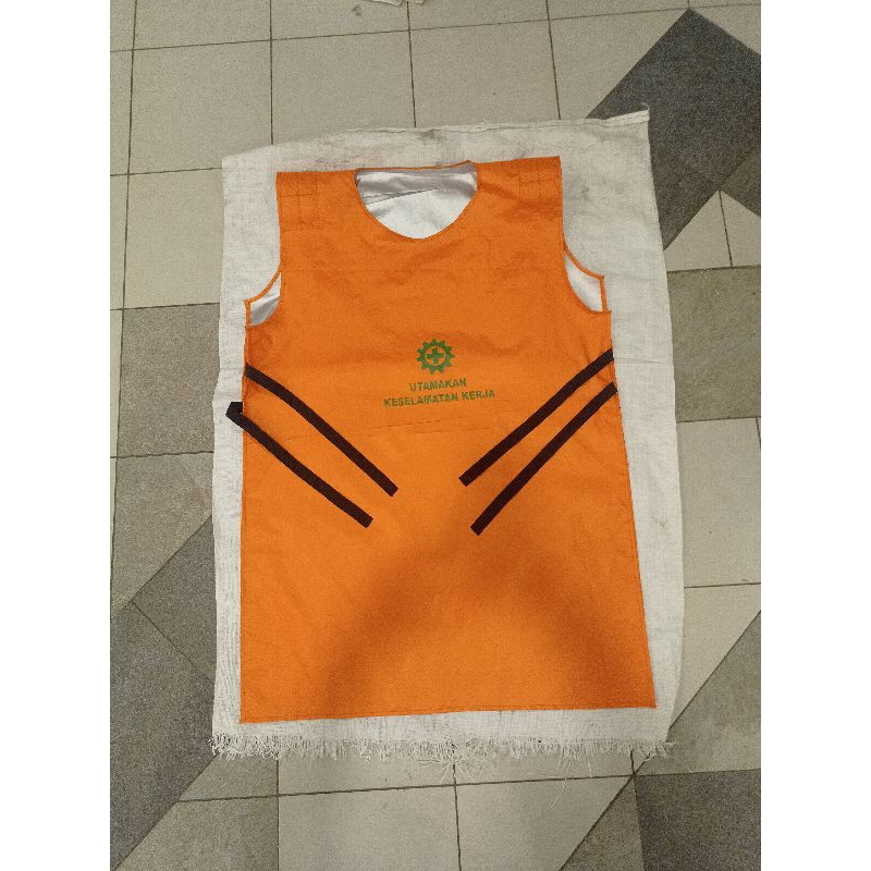 Jual Apron waterproof bahan parasut oren, model 2 sisi dengan sablon ...
