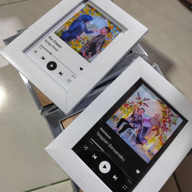 Jual CETAK FOTO VIRAL 6 INCI SPOTIFY + BINGKAI 6 INCI | Shopee Indonesia