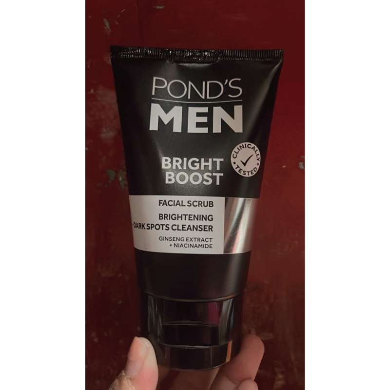 Jual Pond’s Men Bright Boost Facial scrub brightening 100g | Shopee ...