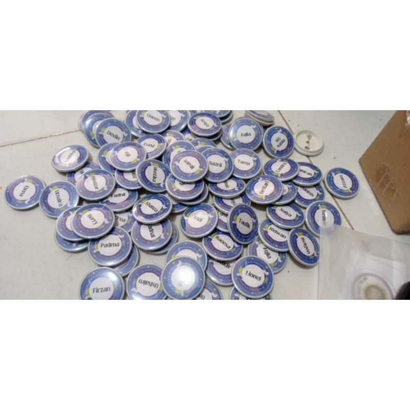 Jual cetak Pin 44mm custom murah / pin peniti / souvenir kantor ...
