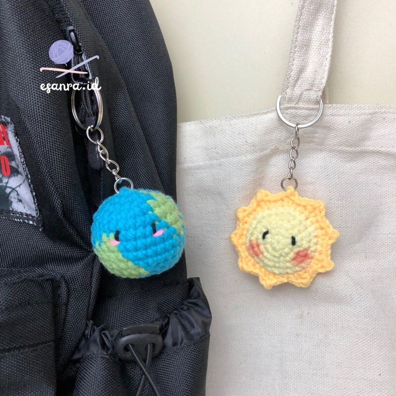 Jual Esanra - Keychain Earth and Sun Gantungan Kunci Rajut Bumi dan ...