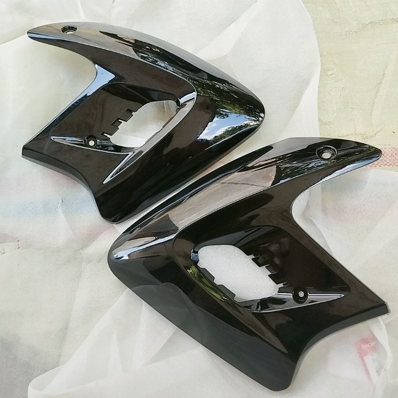 Jual Shroud kupingan tangki Tiger revo awal warna hitam original ...