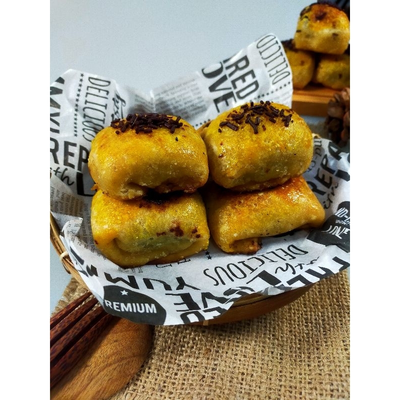 Jual Bolen lumer pisang Raja premium, Choco roll, choco cheese roll by ...