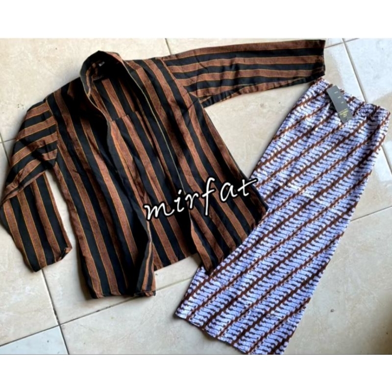 Jual Setelan kebaya lurik anak (kebaya lurik+rok plisket) | Shopee ...