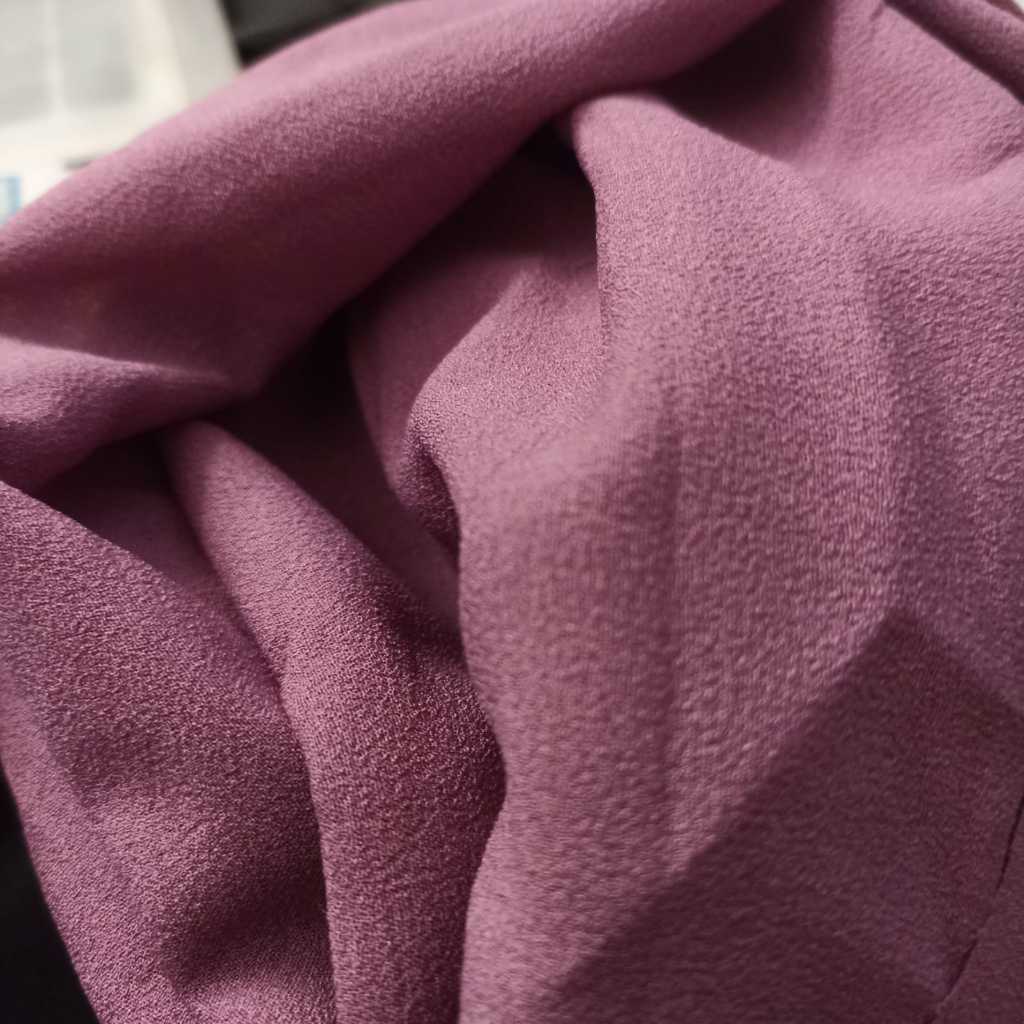 Jual Kain Diamond Crepe Panjang 1,5 Meter | Kain Bahan Hijab Selendang ...