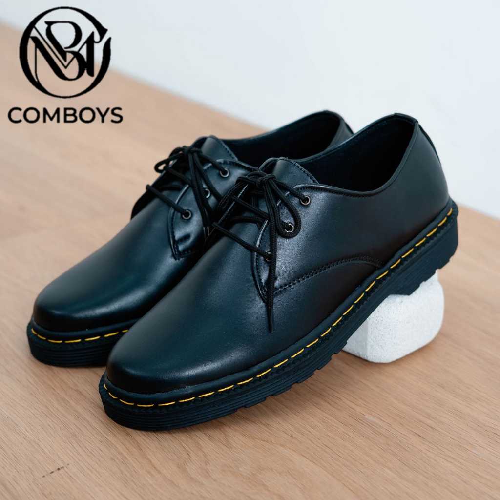 Jual COMBOYS - Sepatu Pantofel Formal Kerja model Docmart Hitam Pria 01 ...