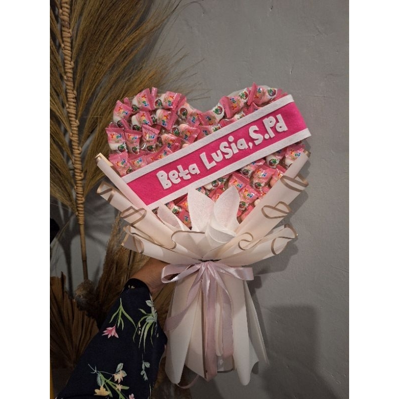 Jual buket permen kiss - buket permen yupi - buket permen love - buket ...