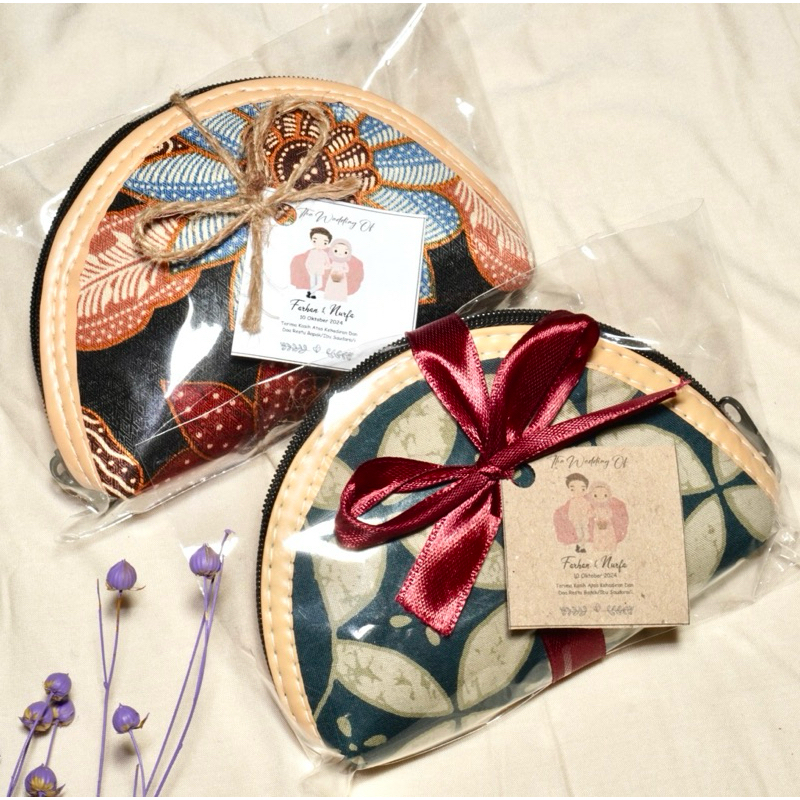 Jual Paket 50pcs Souvenir Pernikahan Dompet Pouch Batik Koin Busur 11,5 cm x9cm | Shopee Indonesia