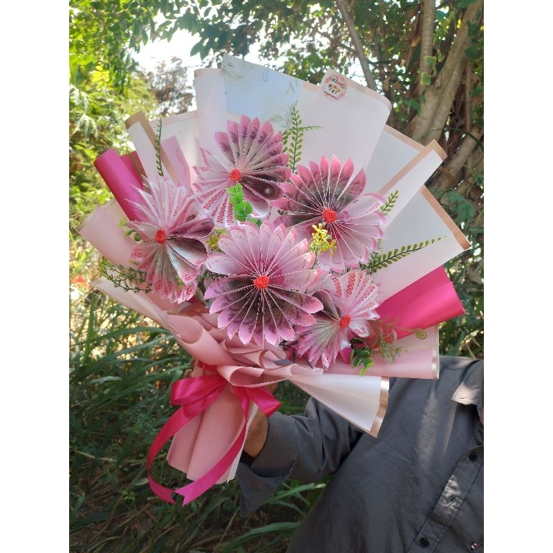 Jual Buket bunga uang 30-50 lembar/ buket jumbo/ buket uang mainan 30 ...