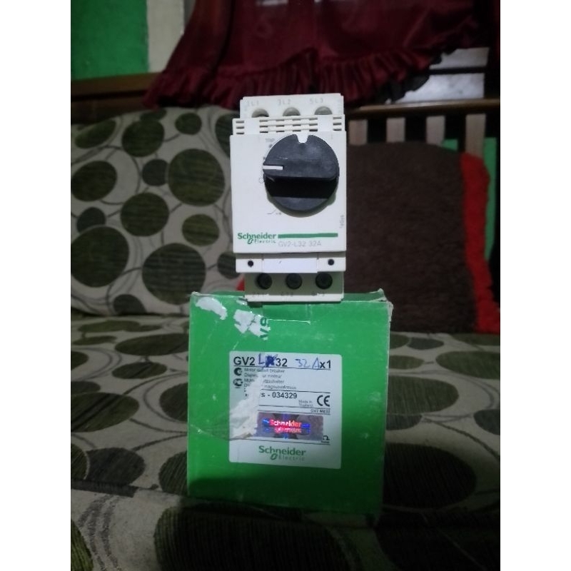 Jual MCCB Motor Circuit Breaker Schneider GV2L32 32A | Shopee Indonesia