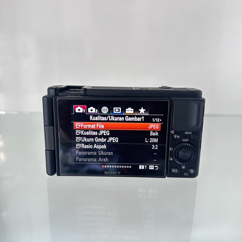 Jual DIGICAM Sony ZV-1 ZV1 EXMOR 4K Resolusi Video Like New Bukan ZV-1F ...