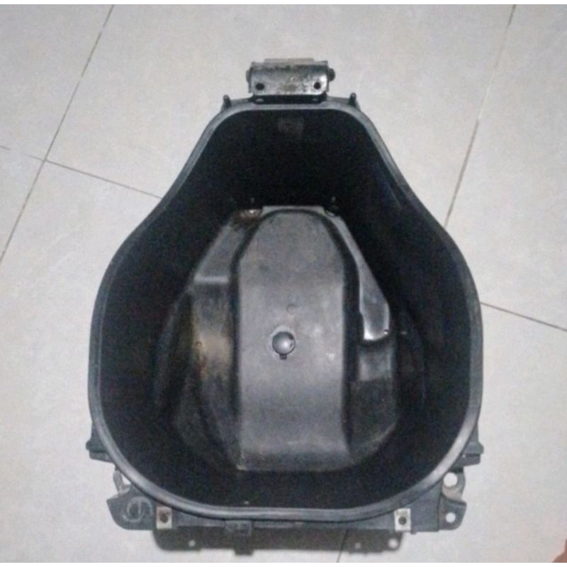 Jual BOX BAGASI/BOX DUDUKAN JOK/BOX HELM SCOOPY FI KODE K16 ORIGINAL ...