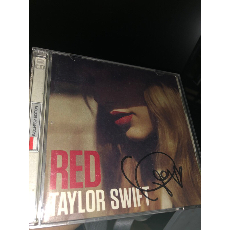 Jual Taylor Swift signed tanda tangan album Red | Shopee Indonesia
