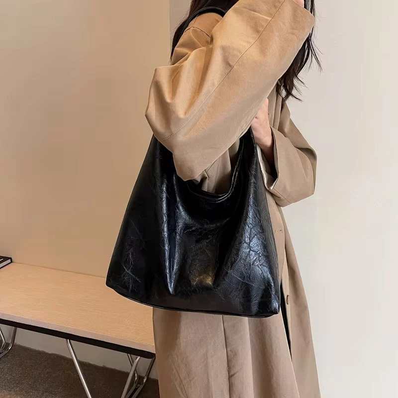Jual LIVIA BAGS - Totebag Wanita Kuliah Terbaru - Tas Bahu Model Import ...