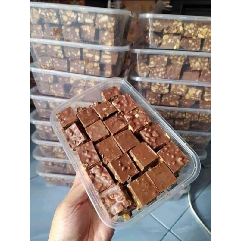 Jual Coklat box Bentuk kubus 250gram ada kacangnya | Shopee Indonesia