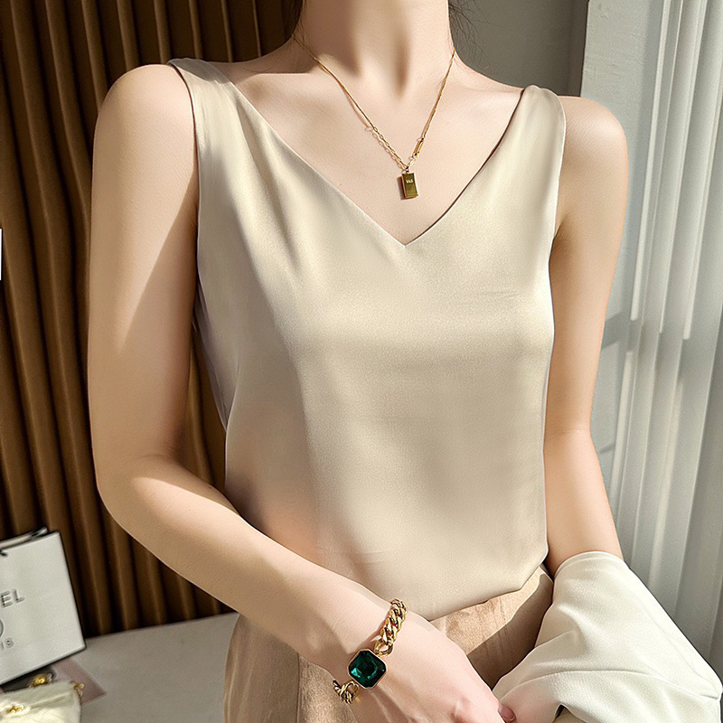 Jual Tanktop satin V neck / atasan satin / camisole satin / dalaman ...