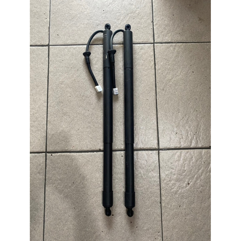 Jual Power back shock pintu bagasi innova zenix | Shopee Indonesia