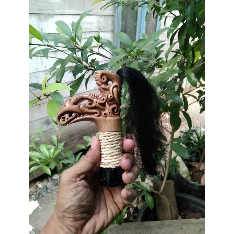 Jual gagang Mandau dari kayu full ukir | Shopee Indonesia