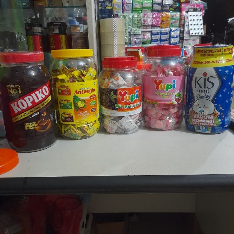 Jual PERMEN KOPIKO ANTANGIN YUPI BOLICIOUS KISS BARLEY | Shopee Indonesia