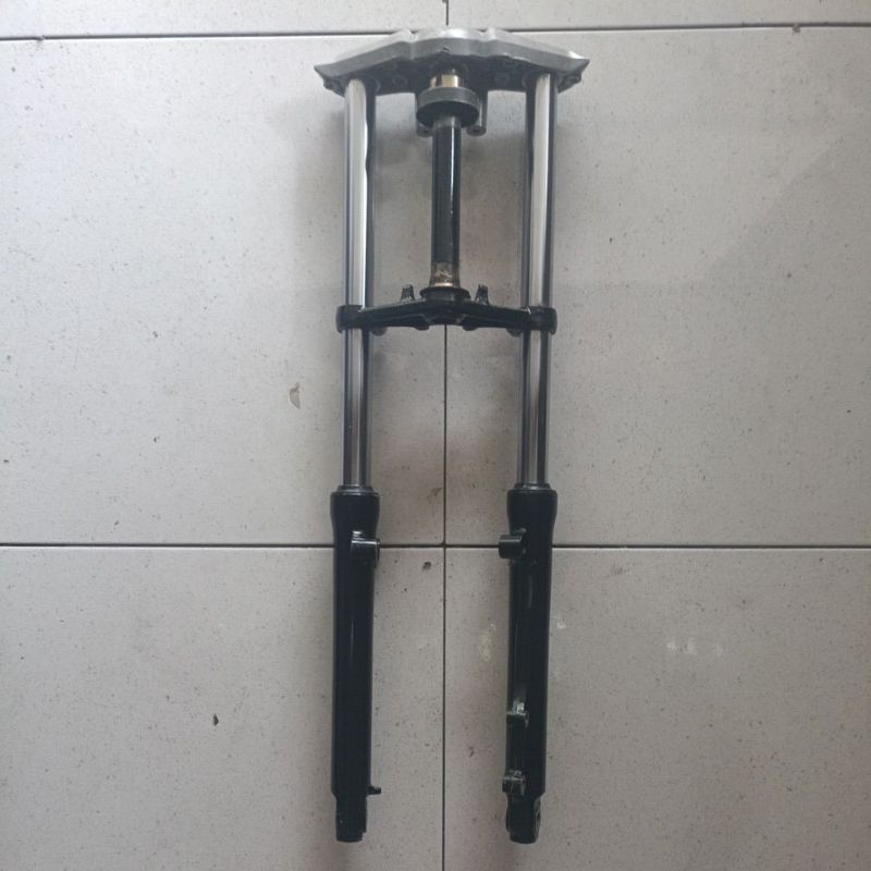 Jual segitiga halu halu shockbreaker depan set bajaj pulsar 135 ...
