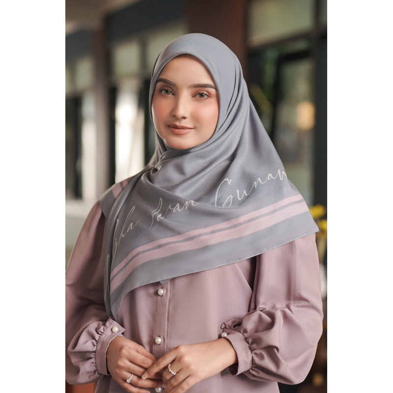 Jual MANDJHA - Mono Basic Grey By IVAN GUNAWAN | Hijab Segi Empat ...