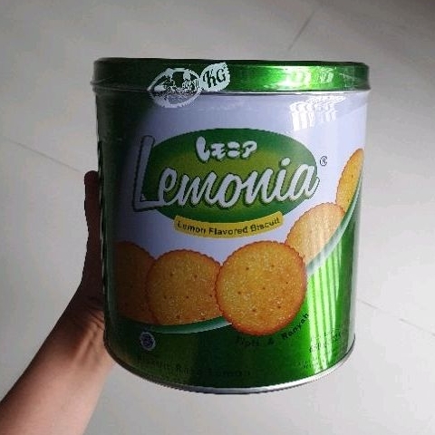 Jual Nissin Lemonia biskuit rasa LEMON Tin kaleng 700gr | Shopee Indonesia
