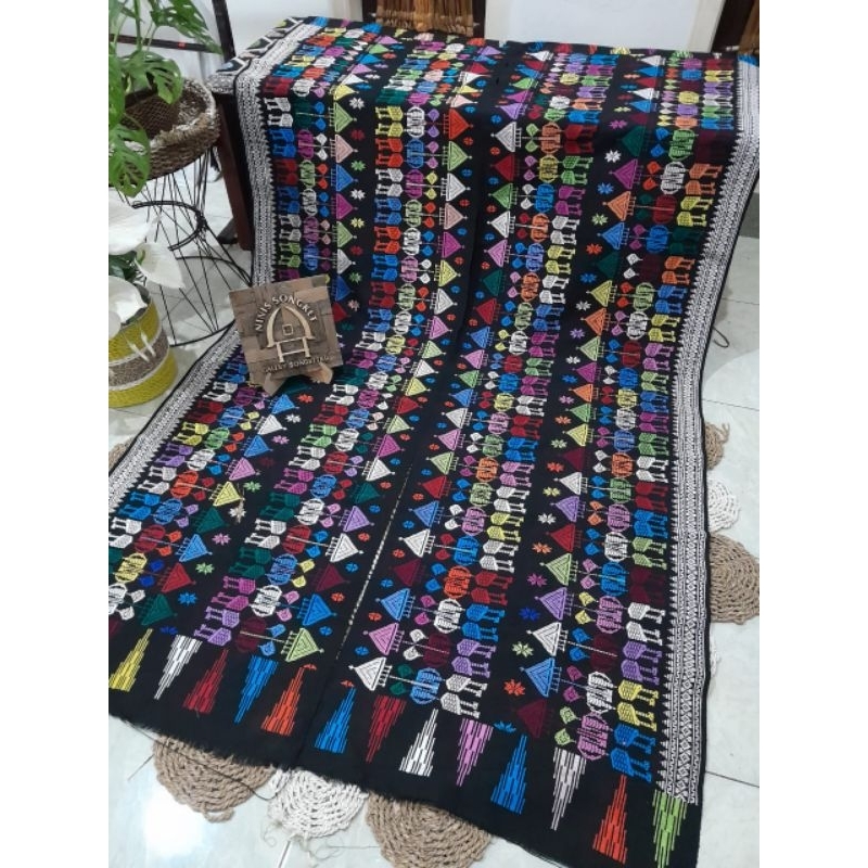 Jual tenun khas lombok motif wayang | Shopee Indonesia