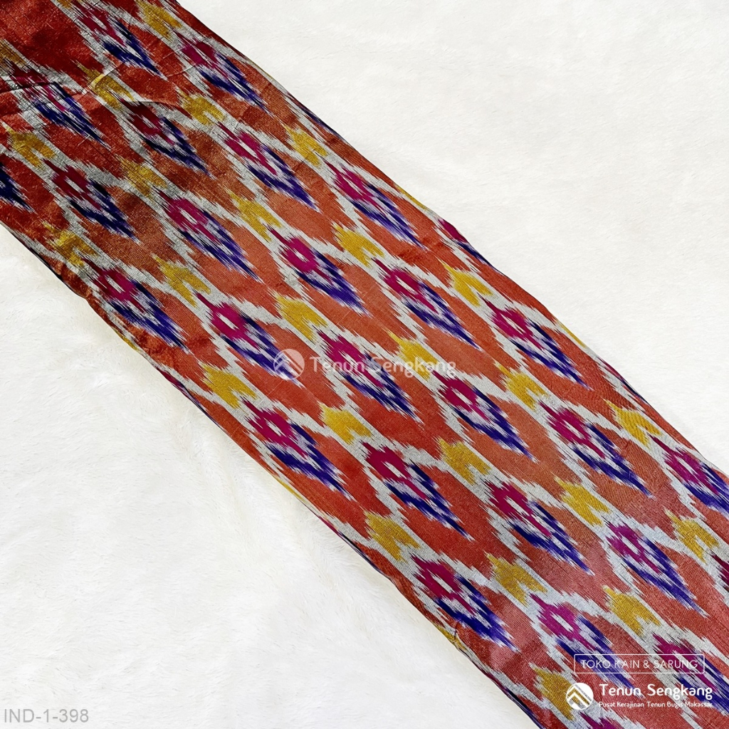 Jual Kain Tenun Ikat Sutra Bugis Makassar Marun - Tenun Sengkang IND-1-398 (Harga per 0,5 Meter ...
