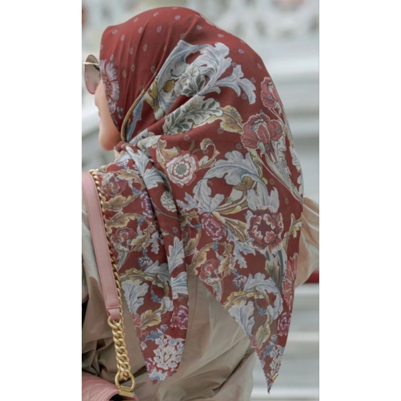 Jual The Royale by Buttonscarves (maroon) | Shopee Indonesia