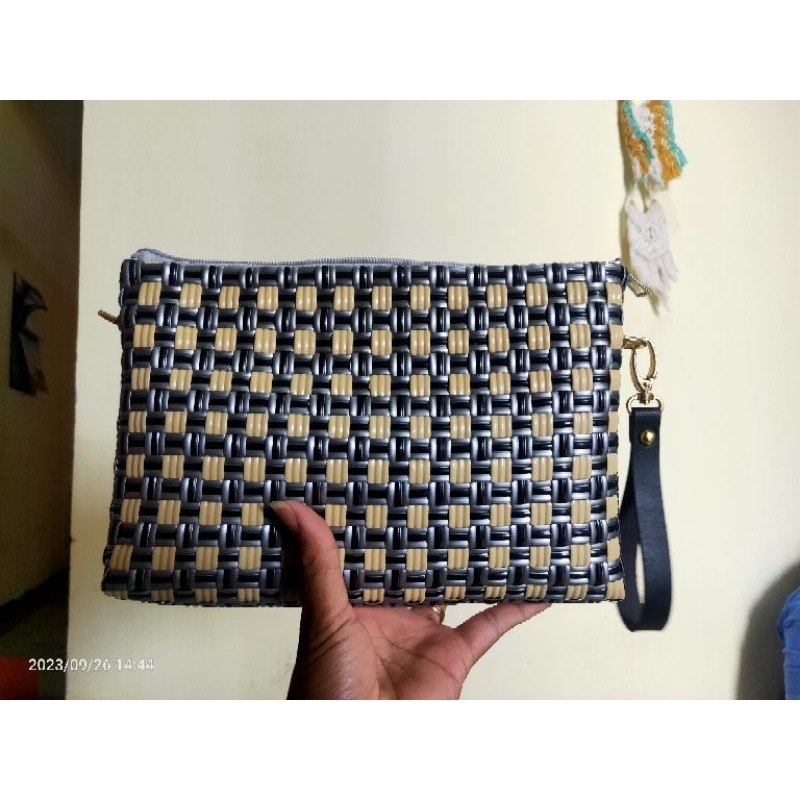 Jual dompet pouch anyaman clutch anyaman#dompet#mini#pouch | Shopee ...