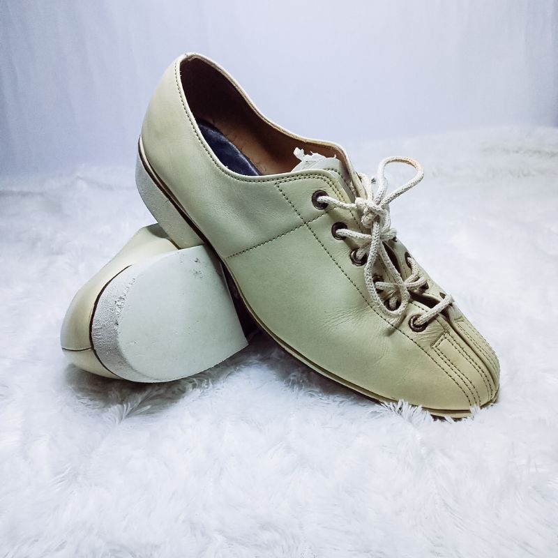 Jual Sepatu Kulit Ringan Putih Vintage Untuk Acara Santai Hingga Formal ...