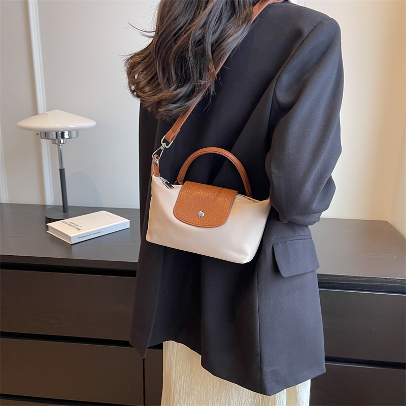 Jual Tas selempang mini elegan wanita bahan nylon / mini slingbag muat ...