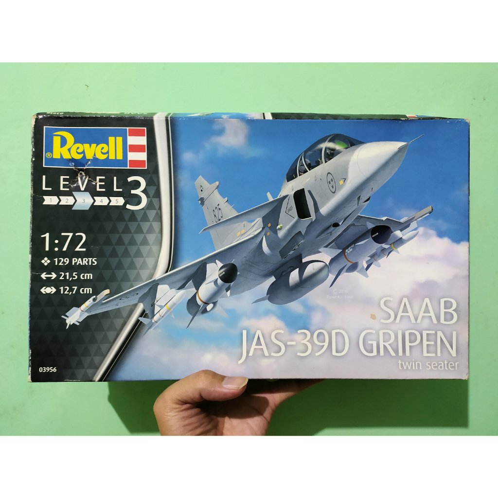 Jual Model Kit Pesawat Jet Tempur Revell Saab JAS-39 D Gripen Skala 72 ...