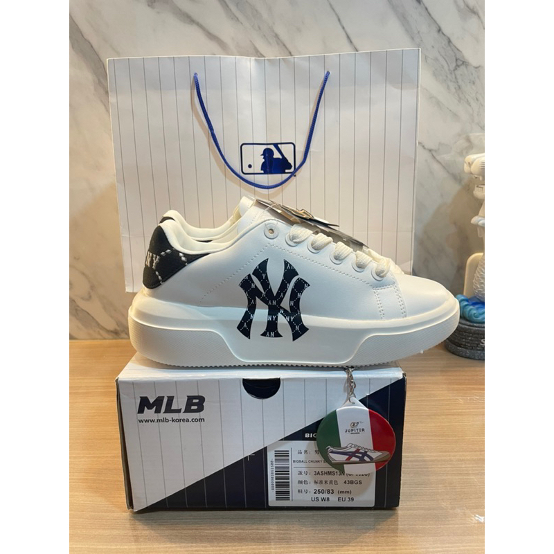 Jual Sepatu MLB NY Yankess Chunky Classis Heel Dia Monogram White Black ...