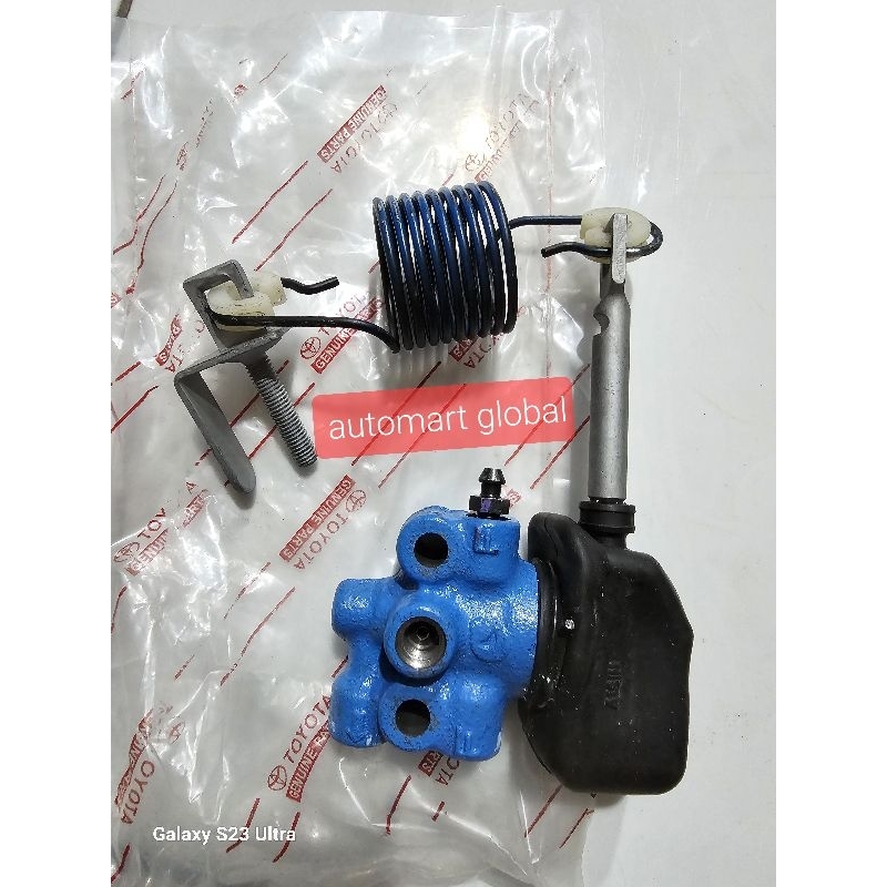 Jual Valve Assy pembagi minyak rem Innova Hilux Fortuner original ...