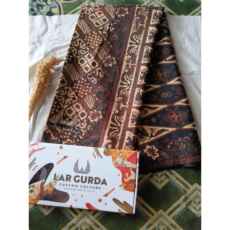 Jual Sarung batik LAR GURDA Kesikan Series Original LAR GURDA. | Shopee ...