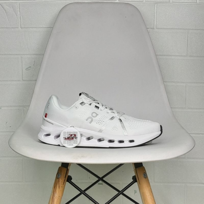 Jual Sepatu On Cloudsurfer White | Shopee Indonesia