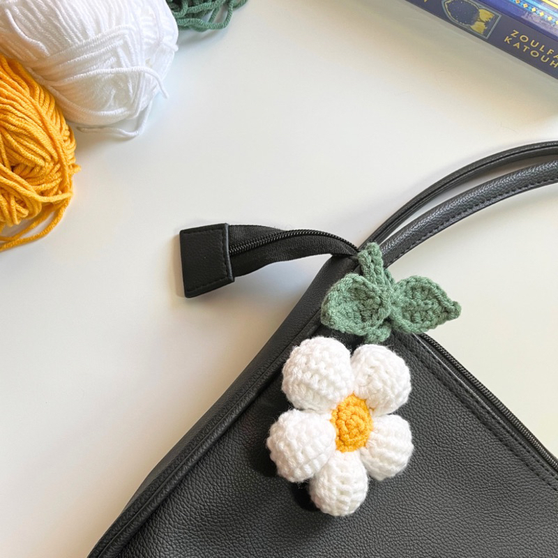 Jual Daisy Puff Bag Charm Crochet | Shopee Indonesia